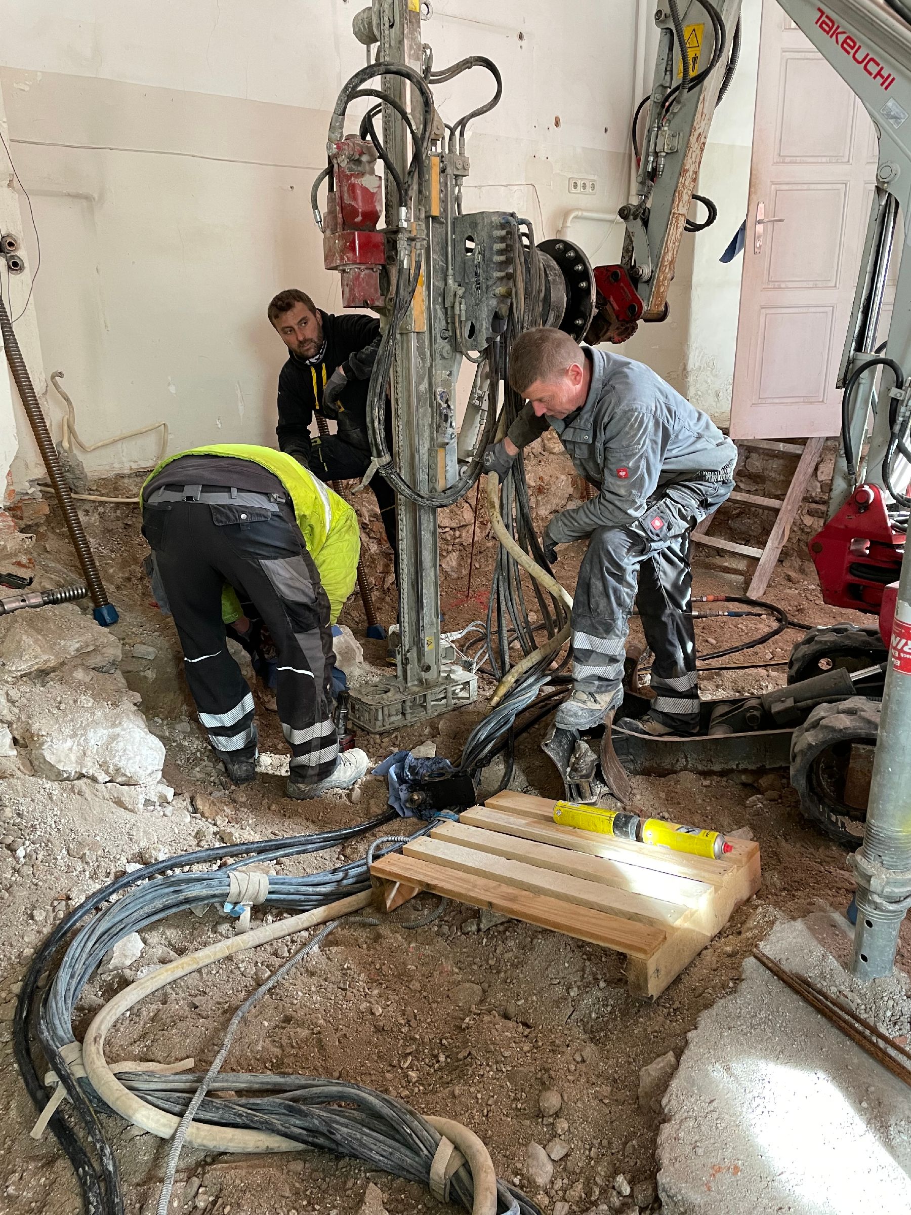 Foundation and static consolidation